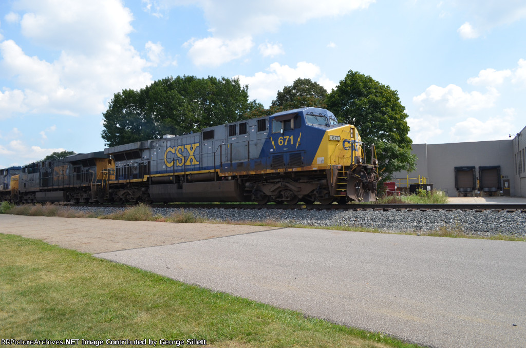 CSX 671 charges through Nitwit Ally.